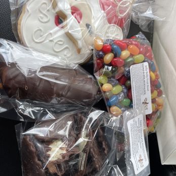 ROSS CANDIES - Updated December 2025 - 4642 Elizabeth Lake Rd ...