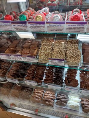 ROCKY MOUNTAIN CHOCOLATE FACTORY - Updated August 2024 - 41 Photos & 25 ...