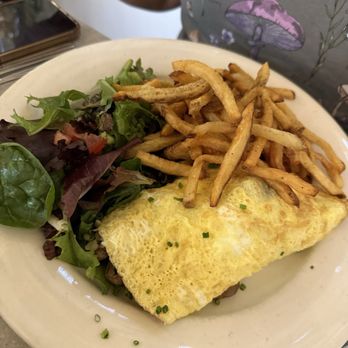 CAFÉ LULUC - Updated December 2025 - 1850 Photos & 1708 Reviews - 214 ...