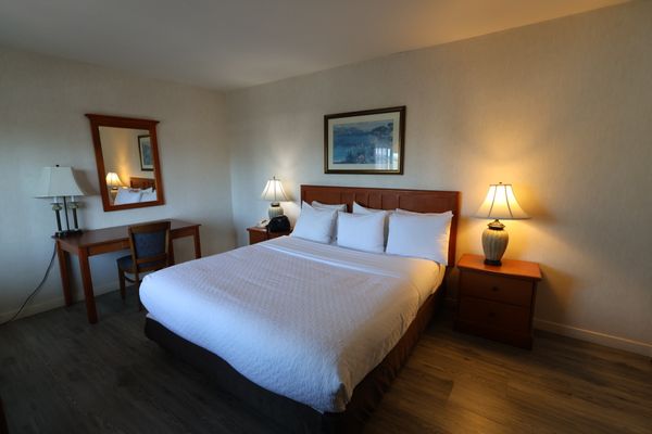 NEWPORT CHANNEL INN - Updated December 2025 - 77 Photos & 116 Reviews ...