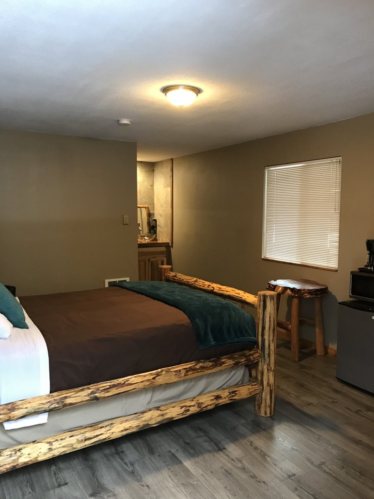 UPRIVER LODGE - Updated August 2025 - 12 Photos - 21428 Coeur D' Alene ...