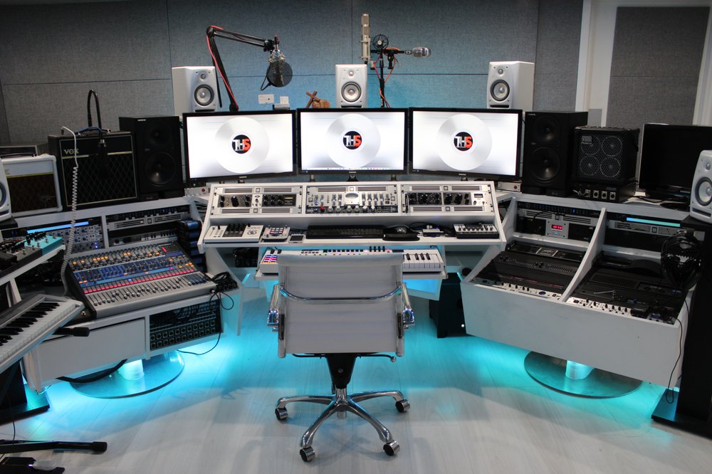 THE HIDDEN STUDIO - Updated December 2025 - 29288 Stampede Way, Canyon ...