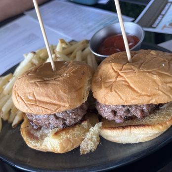 TOPSIDE AT THE BEACON - Updated October 2025 - 173 Photos & 127 Reviews ...