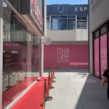 LIFE FOUR CUTS STICKER PHOTO BOOTH - Updated October 2025 - 19 Photos ...