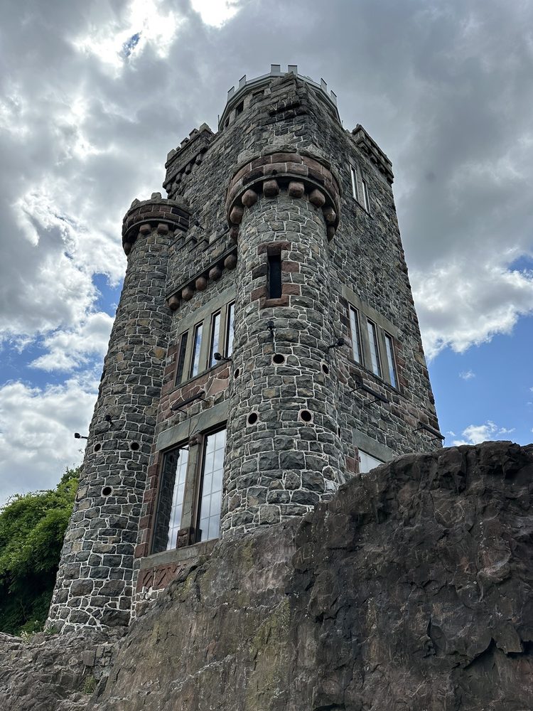 LAMBERT TOWER - Updated December 2025 - 25 Photos - Lambert Castle ...