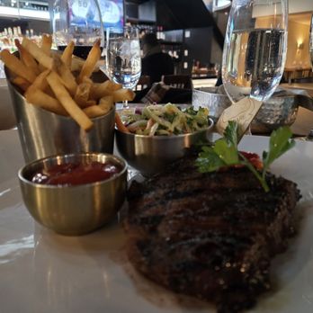 CLINTONS BAR & GRILLE - Updated December 2025 - 214 Photos & 424 ...