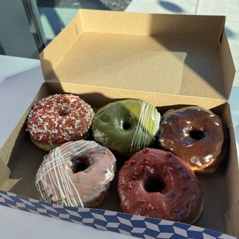 MAGIC DONUTS & COFFEE - Updated June 2024 - 274 Photos & 115 Reviews ...