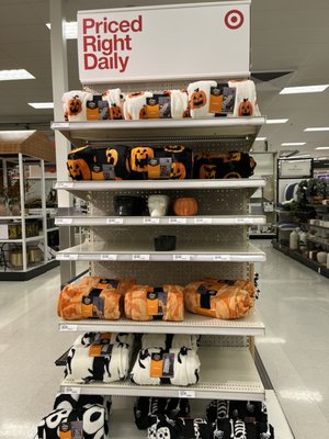 TARGET - Updated October 2025 - 103 Photos & 125 Reviews - 10424 ...