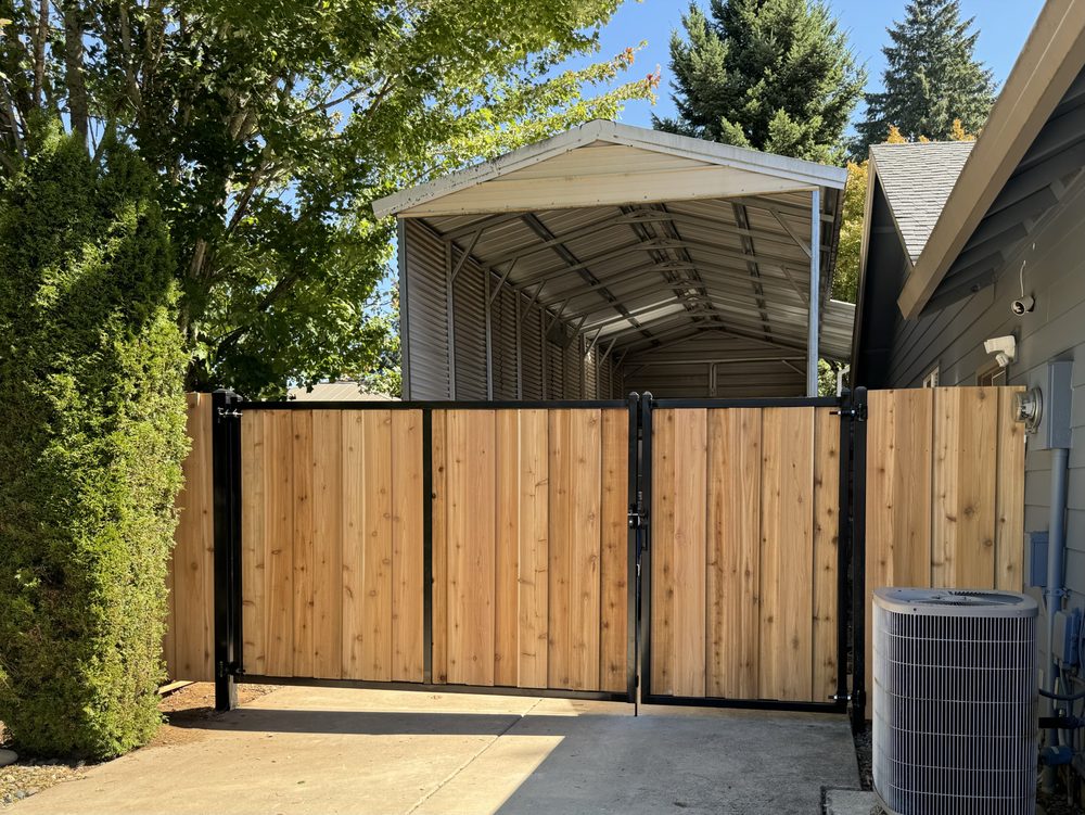 HUSKY FENCE - Updated September 2025 - 33 Photos & 17 Reviews - 1604 NE ...