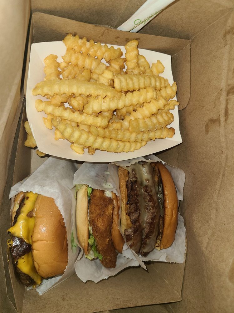 SHAKE SHACK WARWICK - Updated December 2025 - 41 Photos & 26 Reviews ...