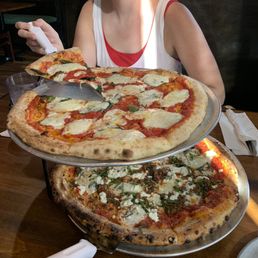 BOOTLEGGERS PIZZA PARLOR - Updated December 2025 - 193 Photos & 252 ...