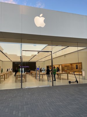 APPLE UTC - Updated August 2025 - 167 Photos & 631 Reviews - 4305 La ...