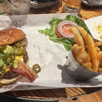 BOMBSHELLS RESTAURANT & BAR - Updated September 2024 - 52 Photos & 30 ...