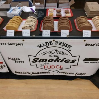 POP POPS FUDGE SHOP - Updated October 2025 - 3342 Pkwy, Pigeon Forge ...