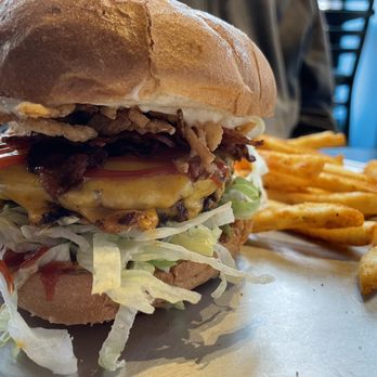 PORTLAND BURGER - Updated June 2024 - 894 Photos & 676 Reviews - 304 SW ...