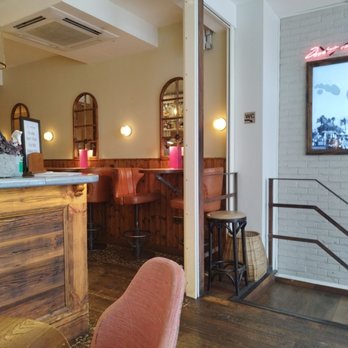 31 BELOW CAFÉ & BASEMENT BAR - Updated December 2025 - 14 Photos - 31 ...