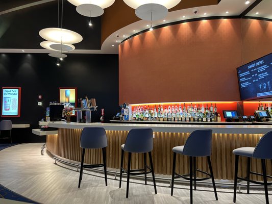 SHOWCASE CINEMA DE LUX HANOVER CROSSING - Updated October 2025 - 18 ...