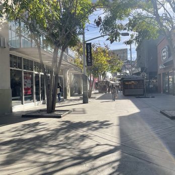 THE OUTLETS AT ORANGE - Updated June 2025 - 955 Photos & 863 Reviews ...