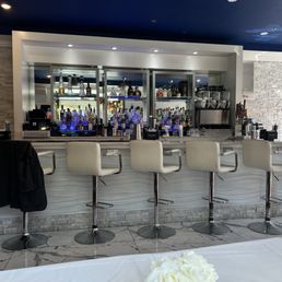 DC CAPITOL SQUARE BAR & GRILL - Updated January 2025 - 124 Photos & 70 ...