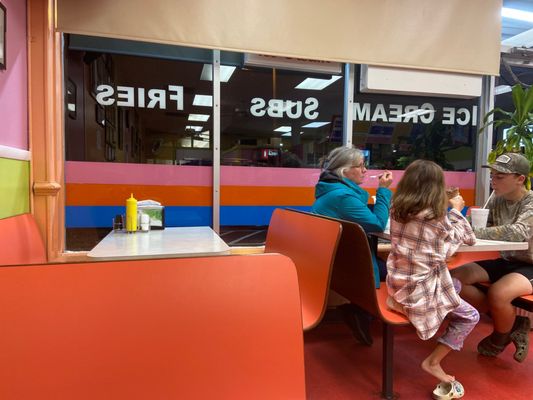 SANDSTON BISTRO & SHAKES - Updated April 2026 - 40 Photos & 102 Reviews ...