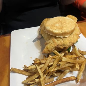 SIDELINES SPORTS BAR & GRILL - Updated January 2026 - 107 Photos & 238 ...