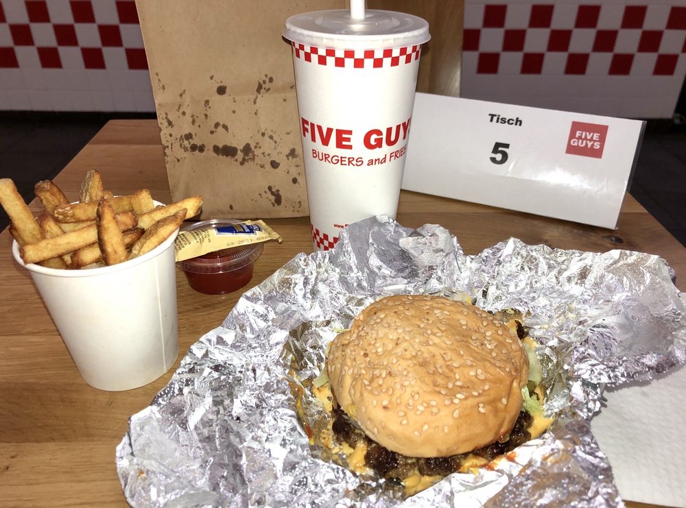 FIVE GUYS - Updated March 2024 - 15 Photos - Bahnhofstr. 4, Hannover ...