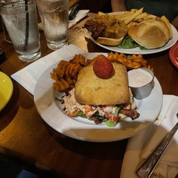 THE RED PARROT RESTAURANT - Updated May 2025 - 1353 Photos & 1417 ...