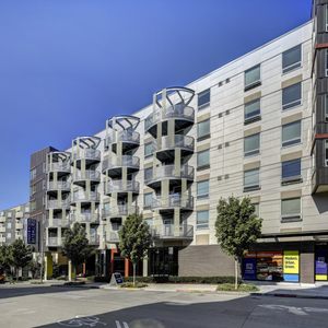 THE M SEATTLE - Updated January 2025 - 20 Photos - 4700 Brooklyn Ave NE ...