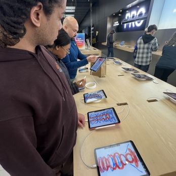 APPLE CHESTNUT STREET - Updated December 2025 - 137 Photos & 476 ...