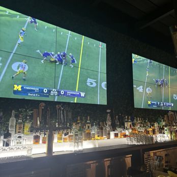 VERSA - Updated January 2026 - 459 Photos & 318 Reviews - 218 W 35th St ...