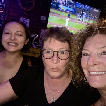 SWIZZLE INN - Updated July 2025 - 105 Photos & 211 Reviews - 5835 N ...