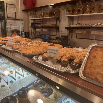 ISGRO PASTRIES - Updated June 2025 - 701 Photos & 605 Reviews - 1009 ...