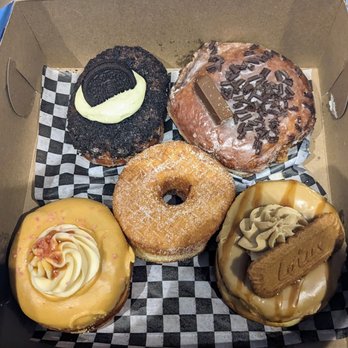 DADDY O DOUGHNUTS AND BRITISH BAKED GOODS - Updated August 2024 - 277 ...