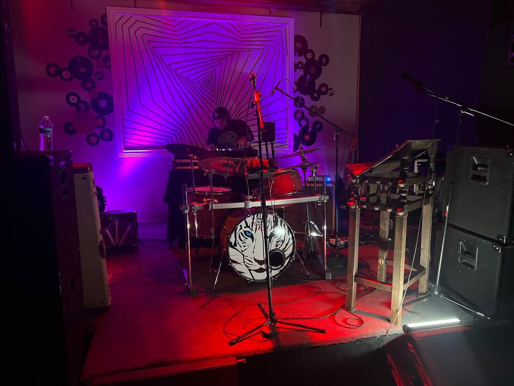 DEAD RINGER ANALOG BAR - Updated December 2025 - 56 Photos & 29 Reviews ...