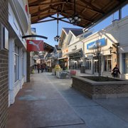 MERRIMACK PREMIUM OUTLETS - 133 Photos & 152 Reviews - 80 Premium ...