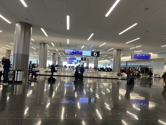 UTA TRAX SLC INTERNATIONAL AIRPORT - Updated October 2025 - 38 Photos ...