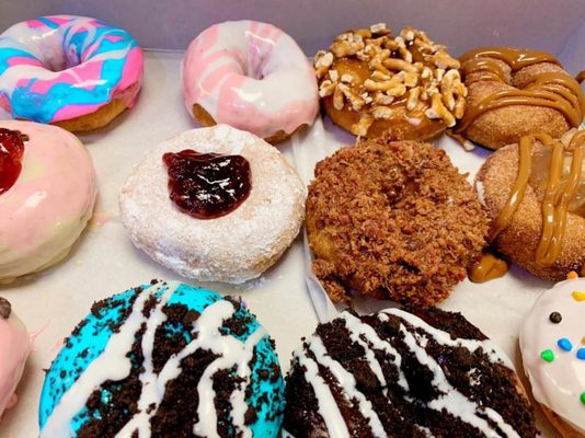 DESERT DONUTS - 398 Photos & 456 Reviews - 3134 W Carefree Hwy, Phoenix ...