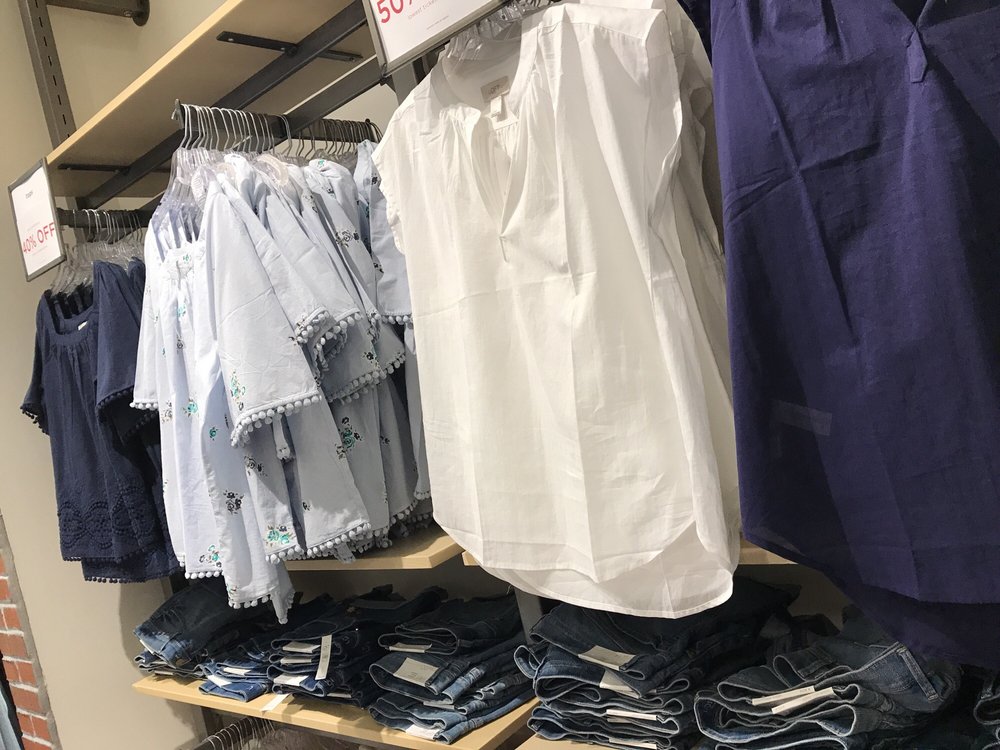 LOFT OUTLET - 3965 Eagan Outlets Pkwy, Eagan, Minnesota - Accessories ...