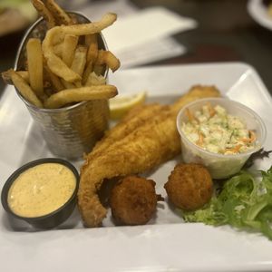 SUNDOGS RAW BAR & GRILL - TEMP. CLOSED - Updated December 2024 - 141 ...