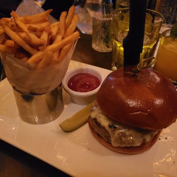 GMT TAVERN - Updated December 2025 - 174 Photos & 253 Reviews - 142 ...