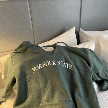 HAMPTON INN & SUITES STAMFORD - Updated December 2025 - 159 Photos & 41 ...