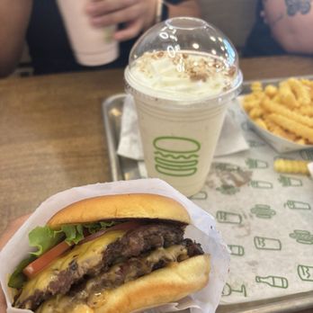 SHAKE SHACK - Updated January 2025 - 160 Photos & 50 Reviews - 10 ...