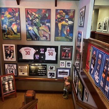 MONTGOMERY INN - THE BOATHOUSE - Traditional American Restaurant in ...