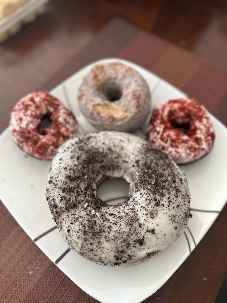 ROLLING PIN DONUTS - Updated October 2025 - 670 Photos & 961 Reviews ...