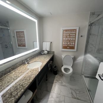 EMBASSY SUITES BY HILTON ATLANTA BUCKHEAD - Updated May 2025 - 458 ...