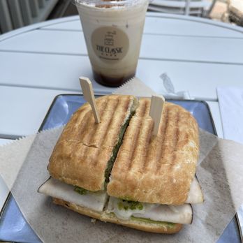 THE CLASSIC CAFE - Updated August 2024 - 321 Photos & 146 Reviews - 419 ...
