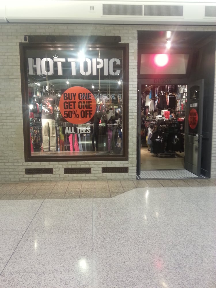 HOT TOPIC - Updated October 2025 - 2157 Southlake Mall, Merrillville ...
