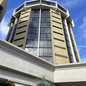 HOLIDAY INN AUSTIN-TOWN LAKE - Updated October 2025 - 182 Photos & 249 ...