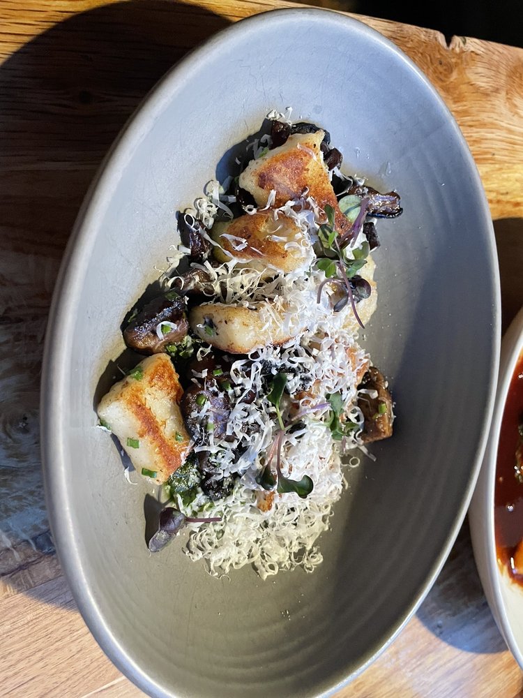 THE TWISTED TAIL - 882 Photos & 648 Reviews - 509 S 2nd St ...