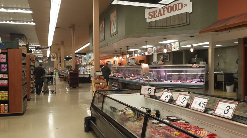 YOKE’S FRESH MARKET - SANDPOINT - Updated December 2025 - 10 Photos ...
